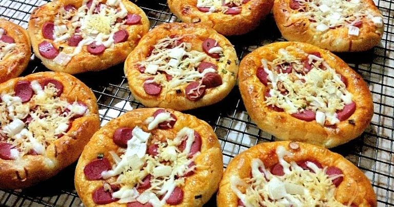 Resep Roti Pizza Mini, Cemilan Seru untuk Keluarga di Rumah - Premium Tix